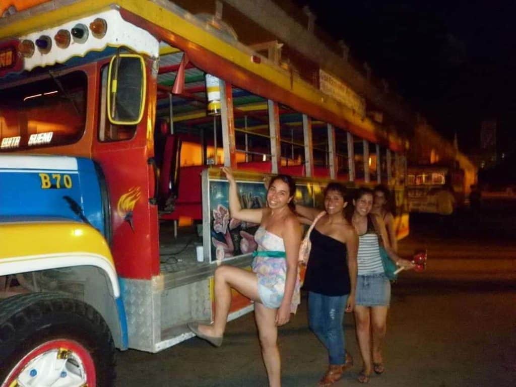 Chiva Rumbera | Divertido tour panorámico nocturno por la ciudad